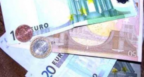 Un caissier a fait passer un chariot de 210 euros à 5 euros