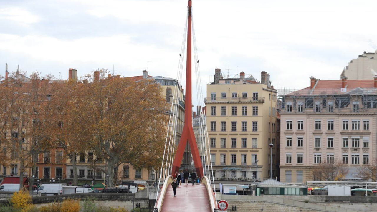 Lyon : un nom pour la passerelle du Palais de justice